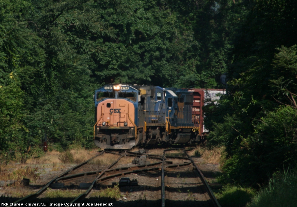 CSX 4744 on Q417